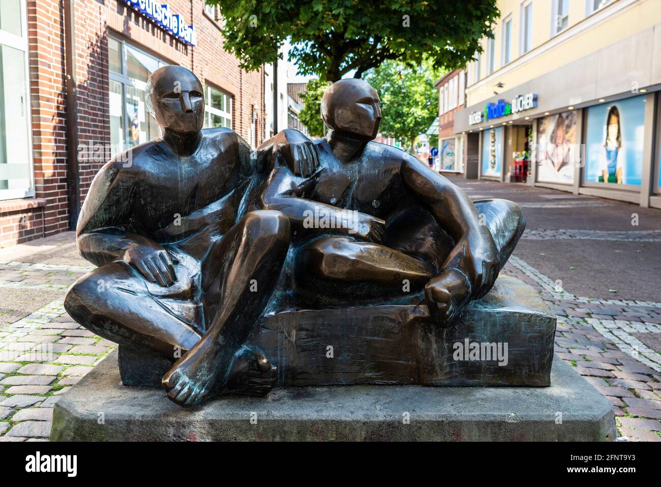 Statue two men hi-res stock photography and images - Alamy