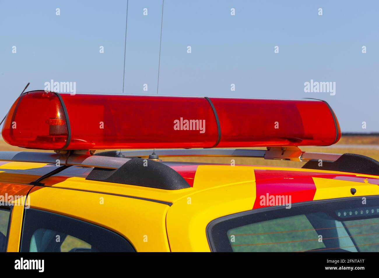 Car following too close hi-res stock photography and images - Alamy