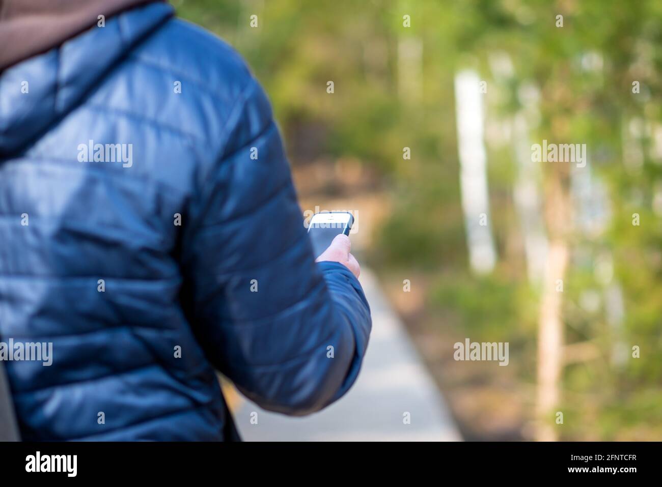 Phone reception forest hi-res stock photography and images - Alamy
