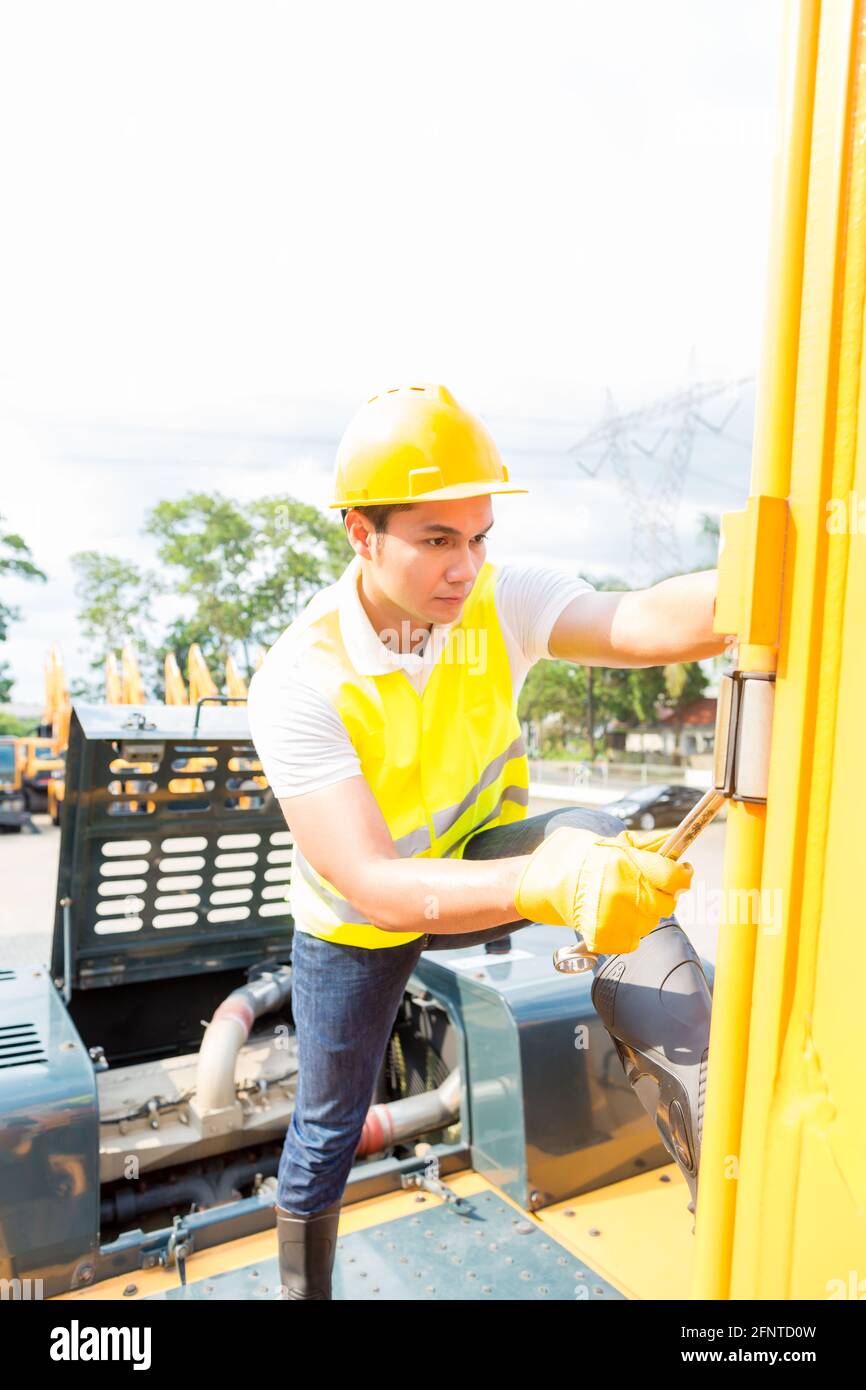 Mechanic engineer hi-res stock photography and images - Alamy