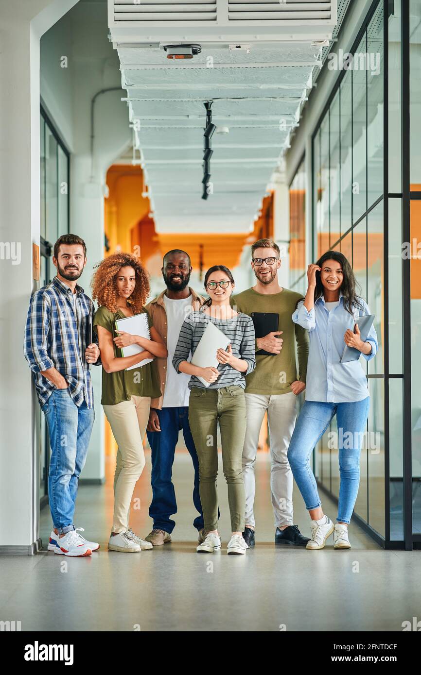 Team six young people hi-res stock photography and images - Alamy