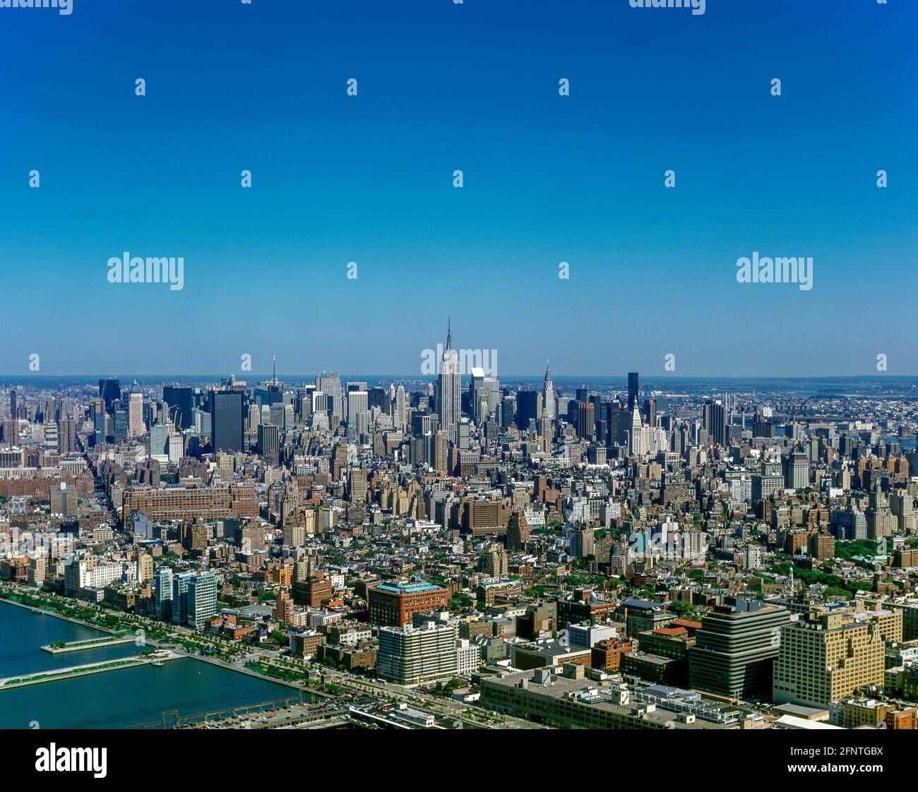 2005 HISTORICAL AERIAL OVERVIEW WEST VILLAGE MIDTOWN SKYLINE MANHATTAN ...