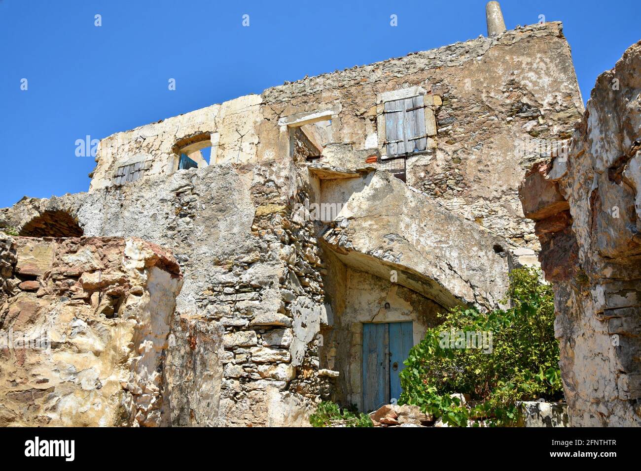 Landscape with an old abandoned rural house in Perlegkianika Kythira ...
