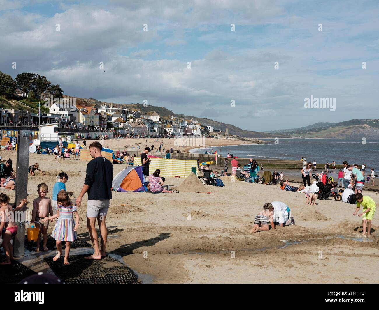 Lyme regis beach hi-res stock photography and images - Alamy