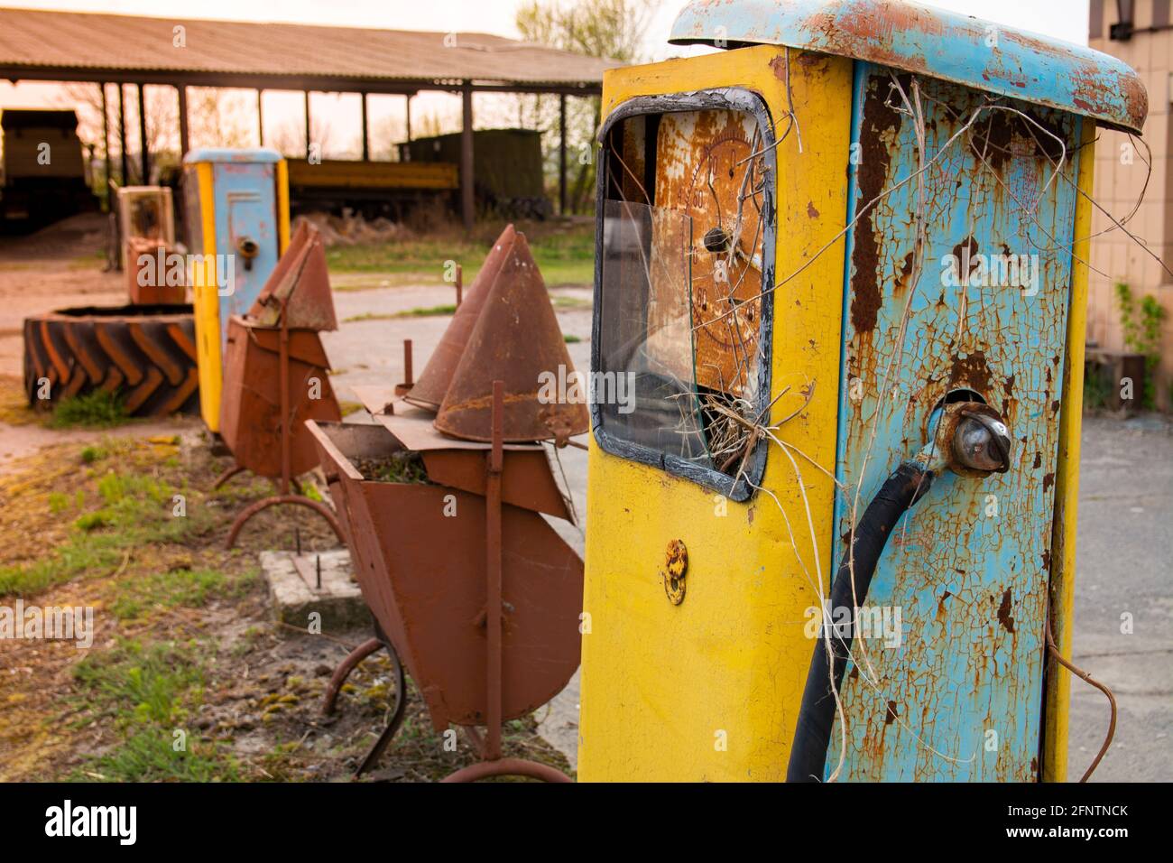 Vintage gas station hi-res stock photography and images - Alamy