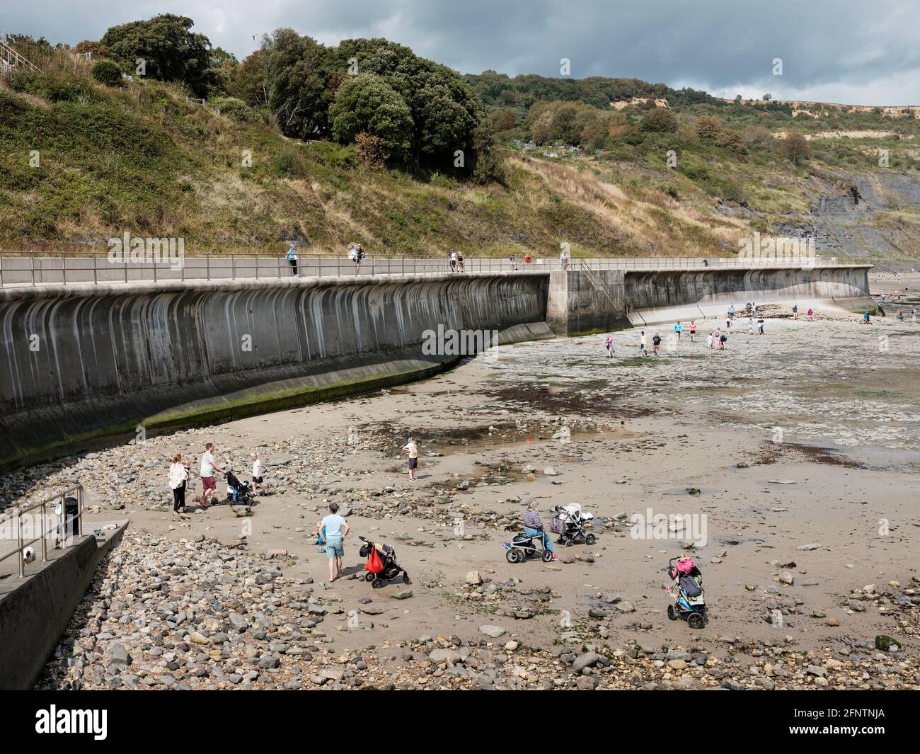 Church Cliff Walk seawall, East Cliff Beach, Lyme Regis, Dorset, United ...