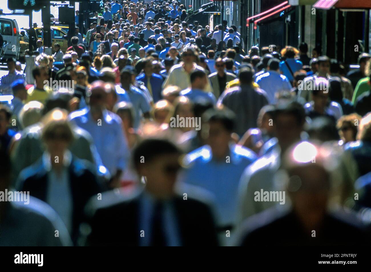 2005 HISTORICAL CROWDS FIFTH AVENUE MIDTOWN MANHATTAN NEW YORK CITY USA ...