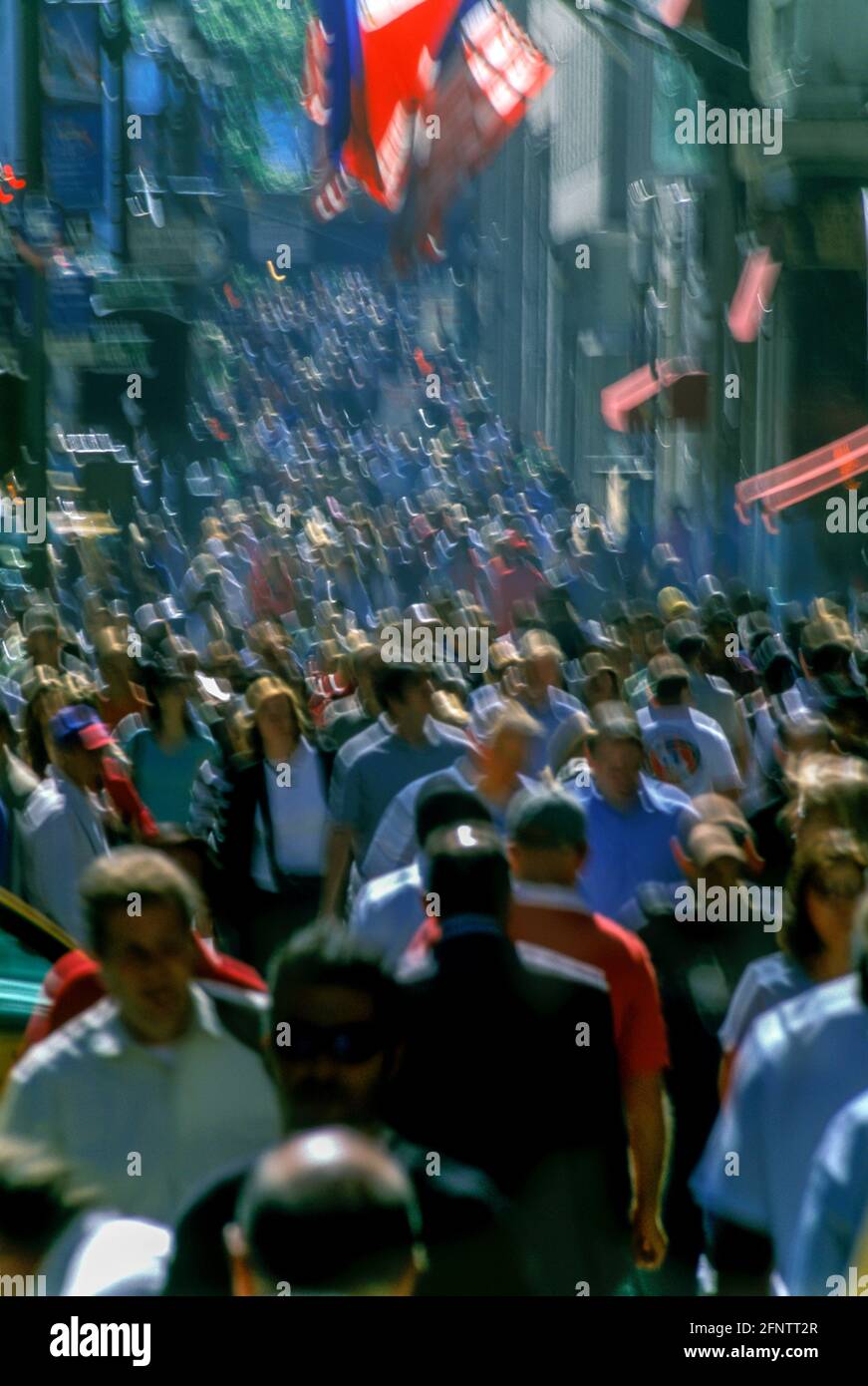 2005 HISTORICAL CROWDS FIFTH AVENUE MIDTOWN MANHATTAN NEW YORK CITY USA ...