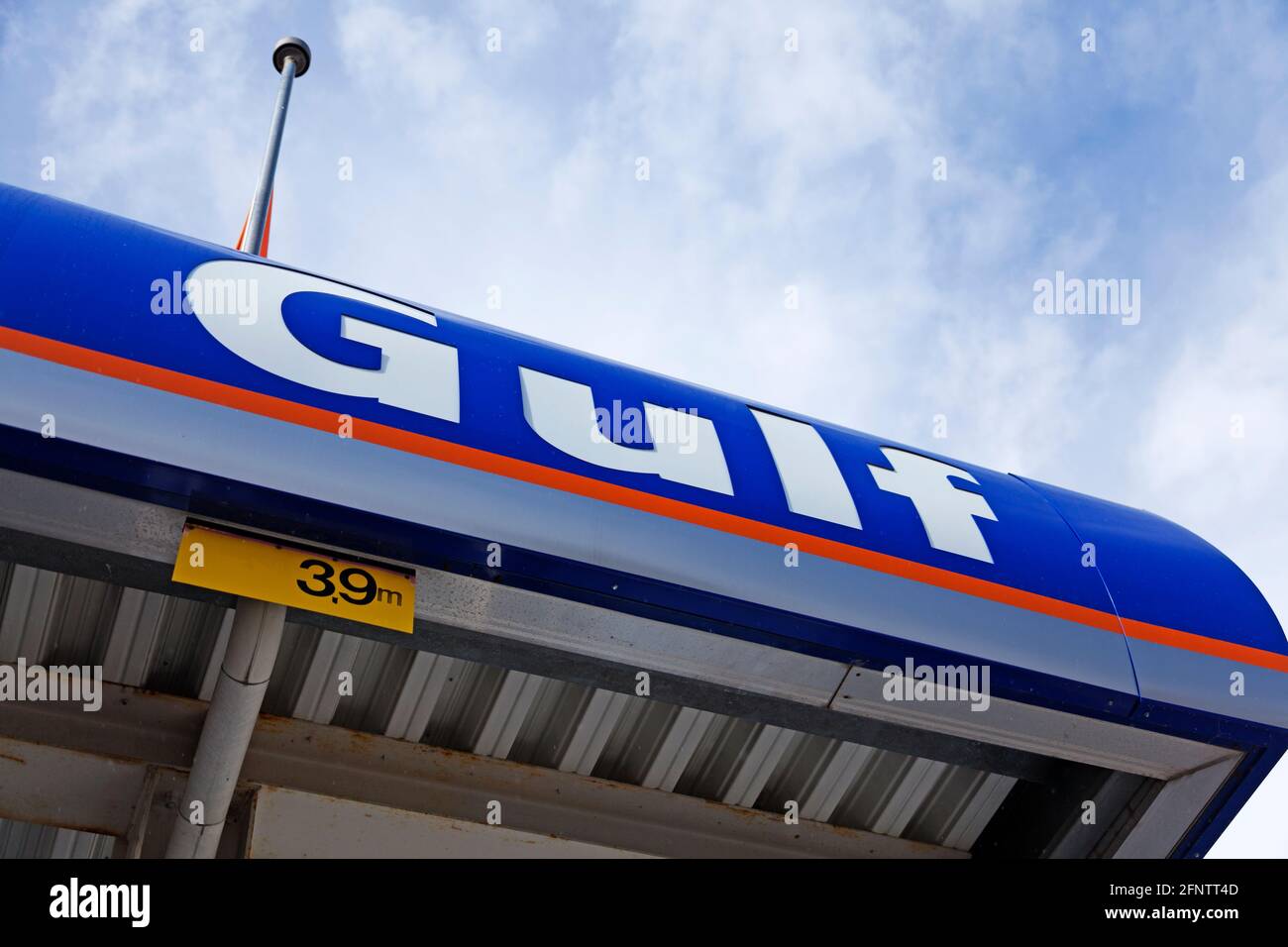 Gulf gas station sign hi-res stock photography and images - Alamy