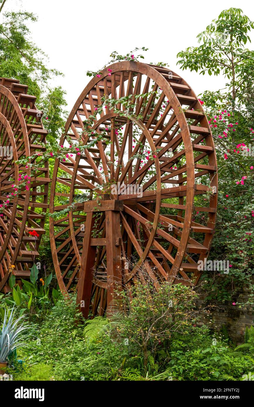 Rotating waterwheel hi-res stock photography and images - Alamy