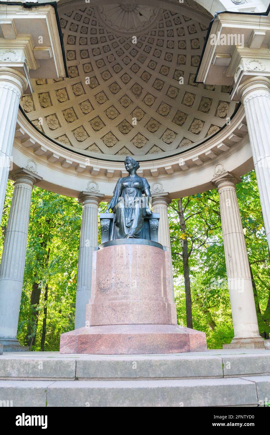 Pavlovsk palace park in autumn hi-res stock photography and images - Alamy