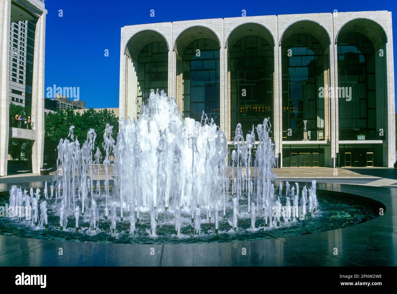 2005 HISTORICAL REVSON FOUNTAIN METROPOLITAN OPERA HOUSE (©WALLACE ...