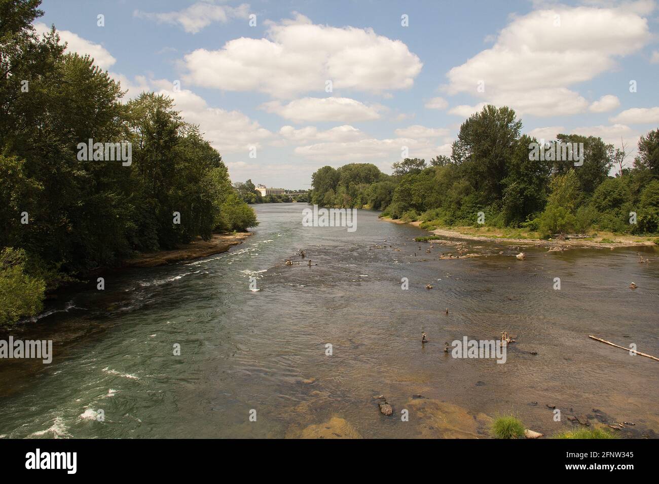 The town of Eugene on the Willamette river Stock Photo - Alamy