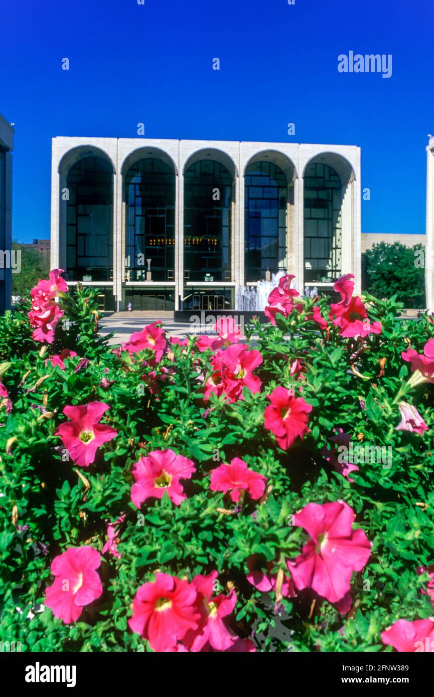 2005 HISTORICAL METROPOLITAN OPERA HOUSE (©WALLACE HARRISON 1966) MAIN ...