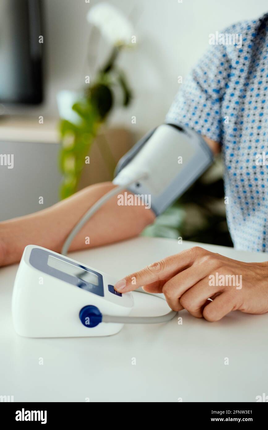 Hypertension blood pressure gauge hi-res stock photography and images ...