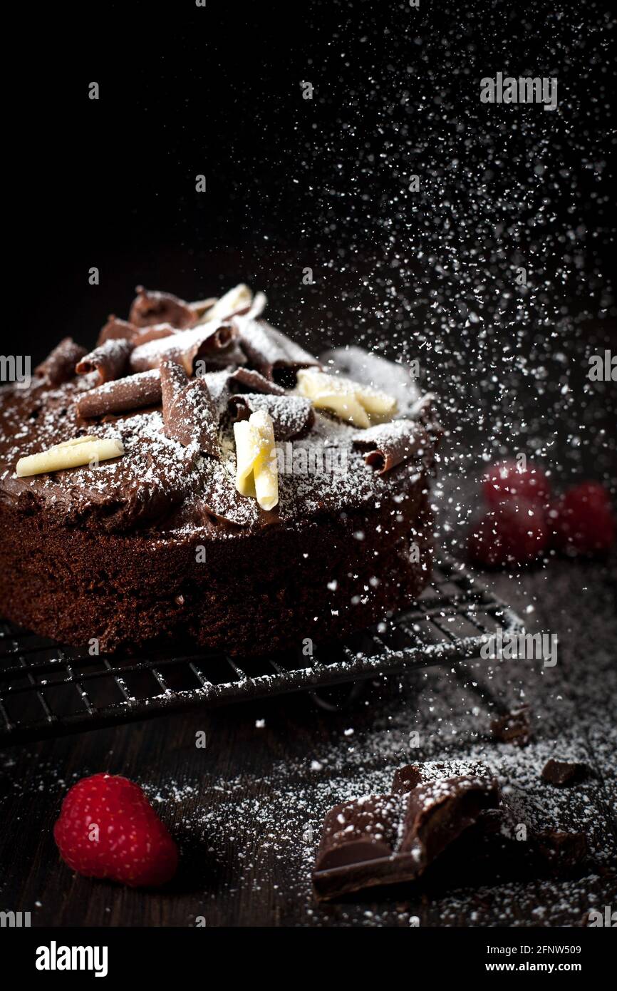 Baking chocolate cake sugar hi-res stock photography and images - Alamy