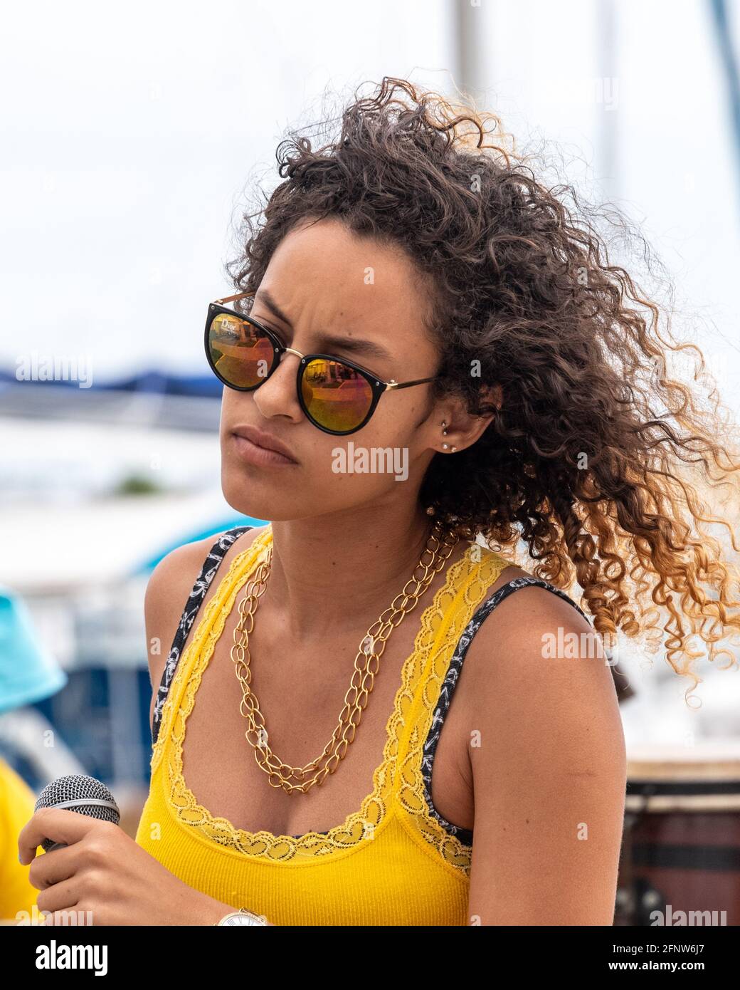 Female singer performing hi-res stock photography and images - Alamy