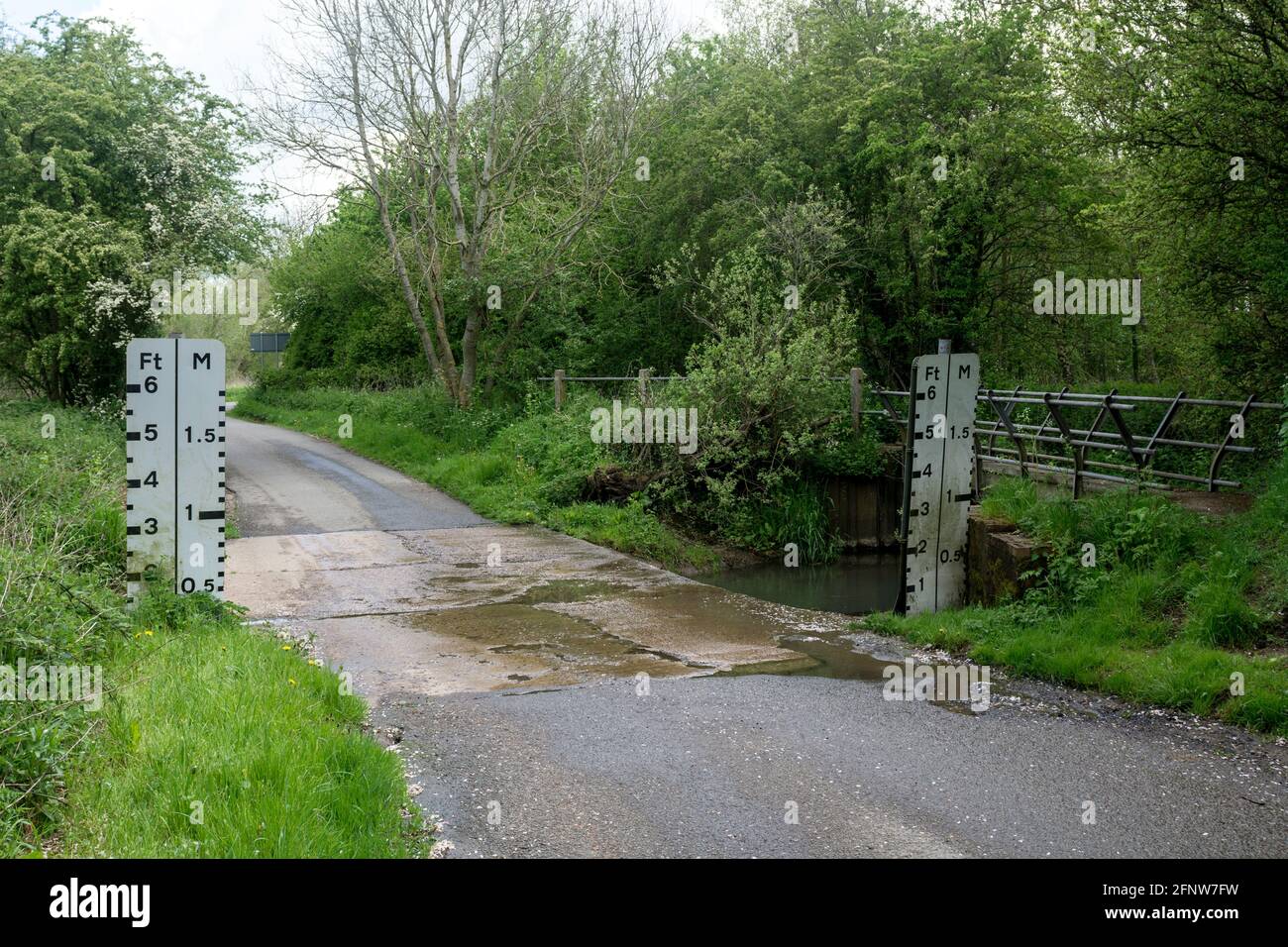 Ford crossing road hi-res stock photography and images - Alamy