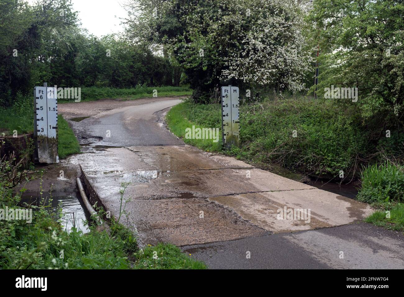 Ford crossing road hi-res stock photography and images - Alamy