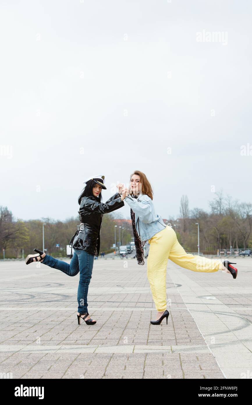 1980s women dancing hi-res stock photography and images - Alamy
