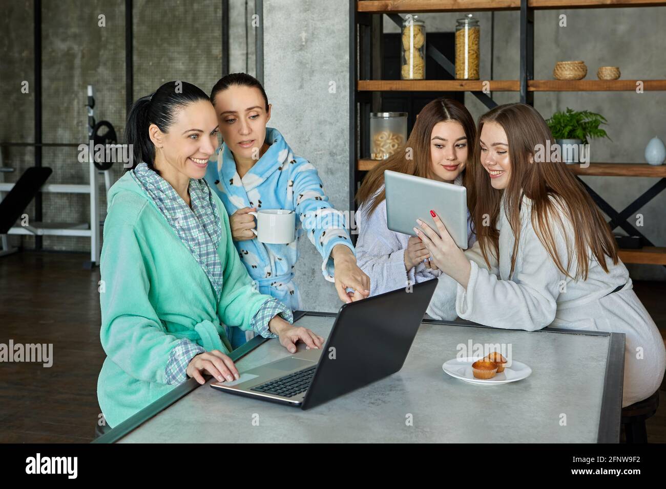 Family chatting over dinner table hi-res stock photography and images ...