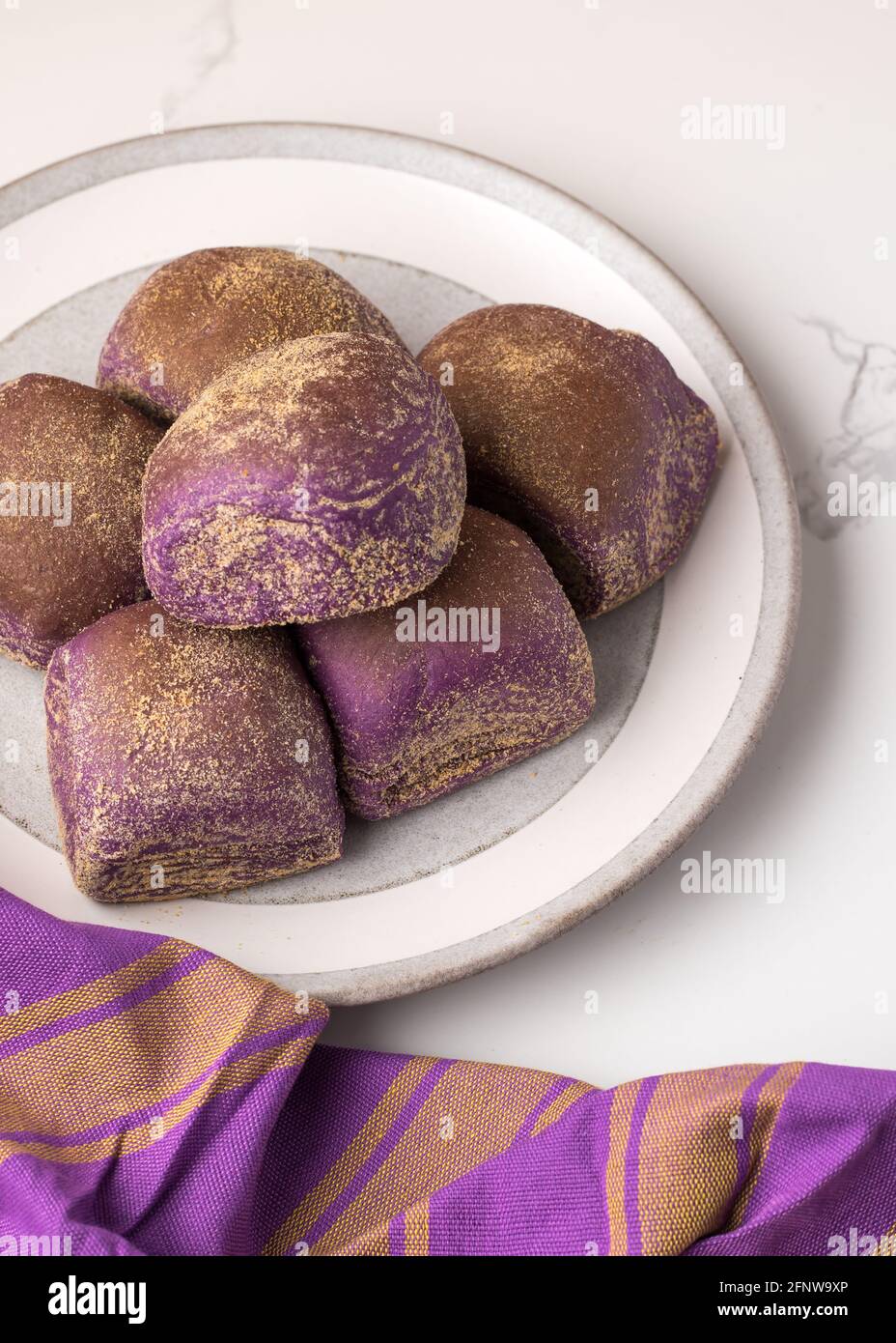Ube bread hi-res stock photography and images - Alamy