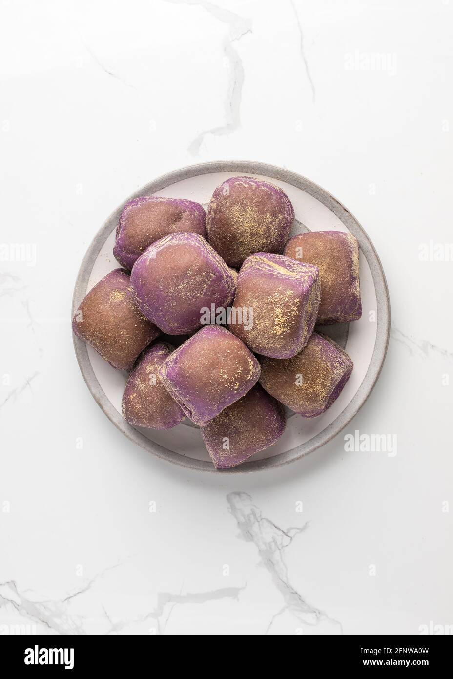 Ube bread hi-res stock photography and images - Alamy