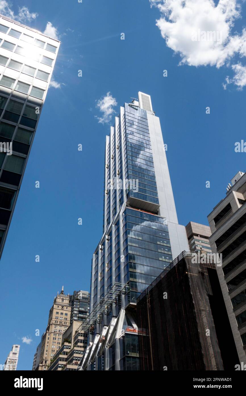 425 Park Avenue is a new modern glass office building in Manhattan East ...