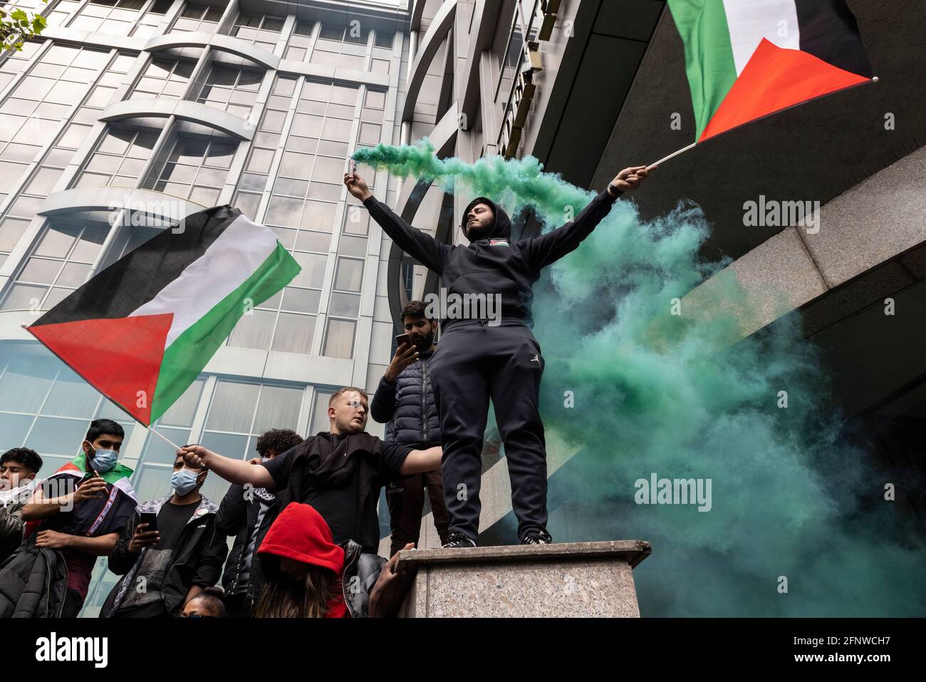 Protesters with smoke bombs and Palestinian flags, 'Free Palestine ...