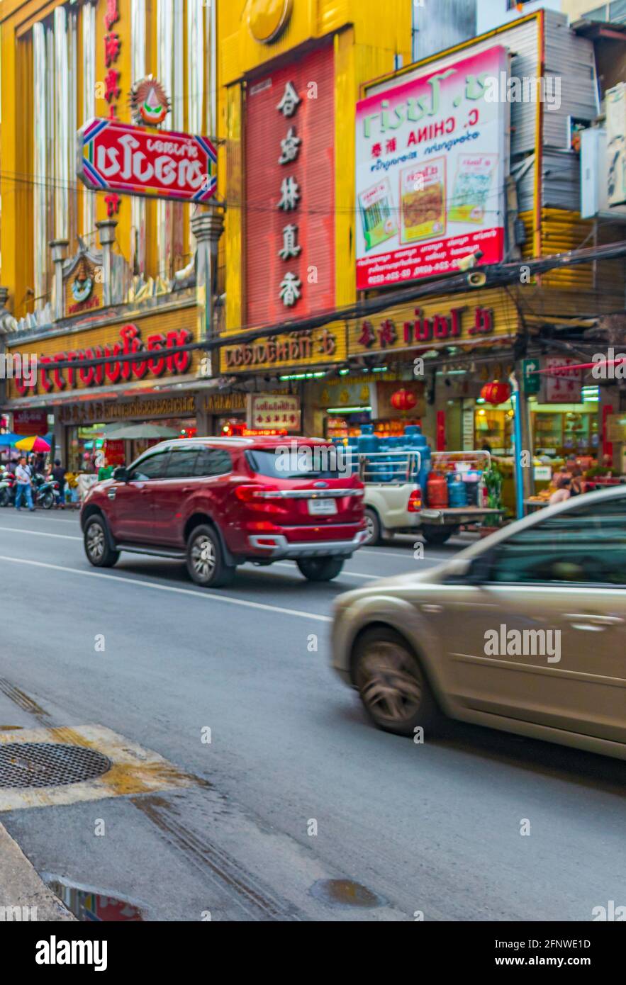 Yaowarat rd china town bangkok hi-res stock photography and images - Alamy