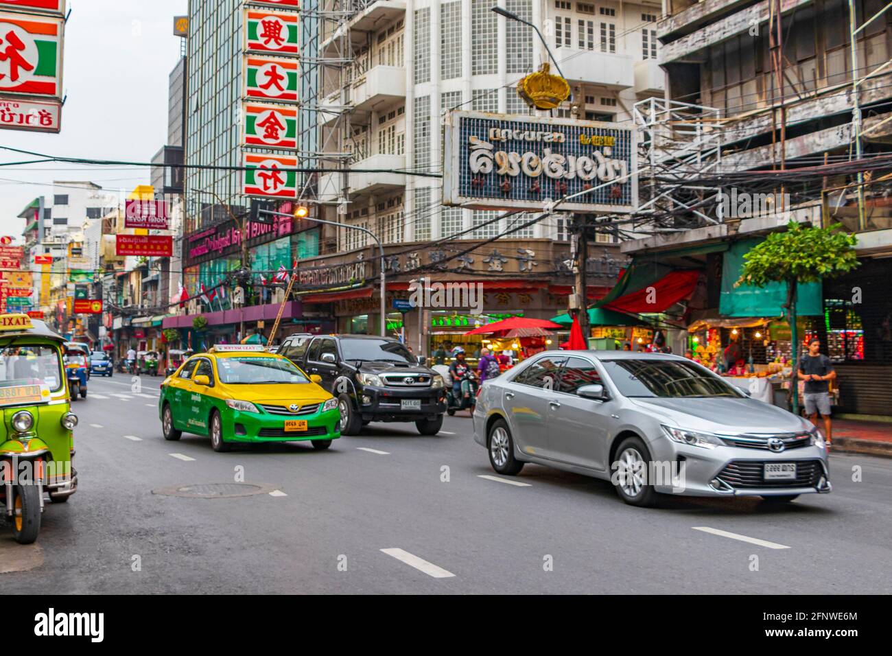 Yaowarat rd china town bangkok hi-res stock photography and images - Alamy