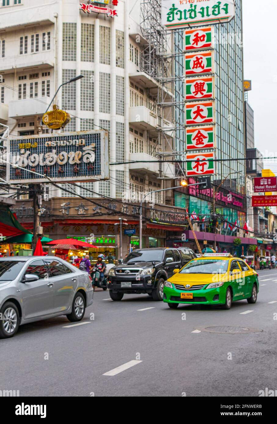 Yaowarat rd china town bangkok hi-res stock photography and images - Alamy