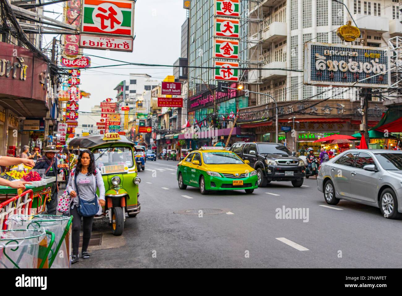Yaowarat rd china town bangkok hi-res stock photography and images - Alamy