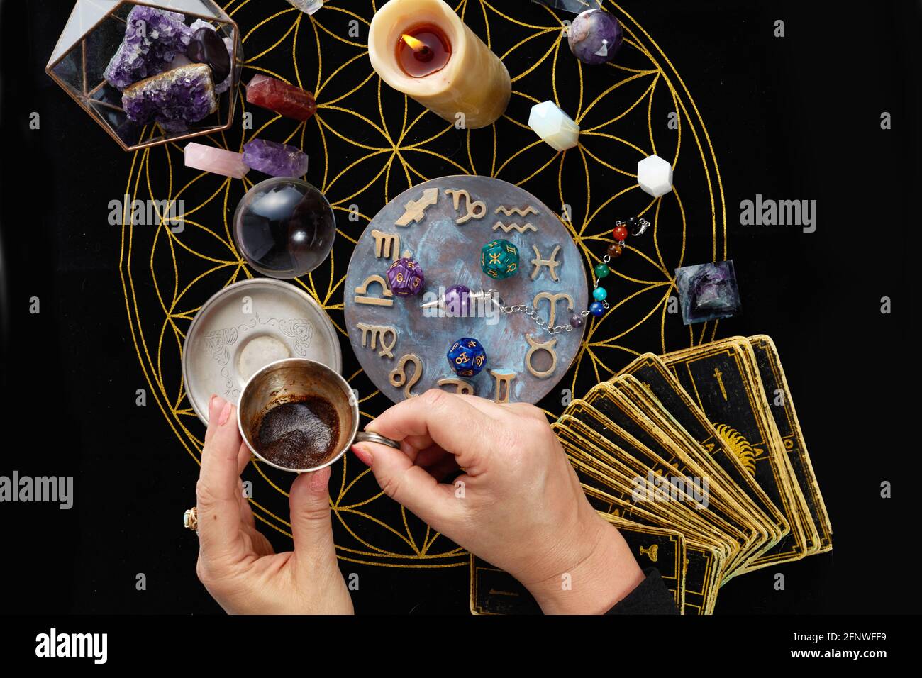 Fortune teller vintage crystal ball hi-res stock photography and images ...