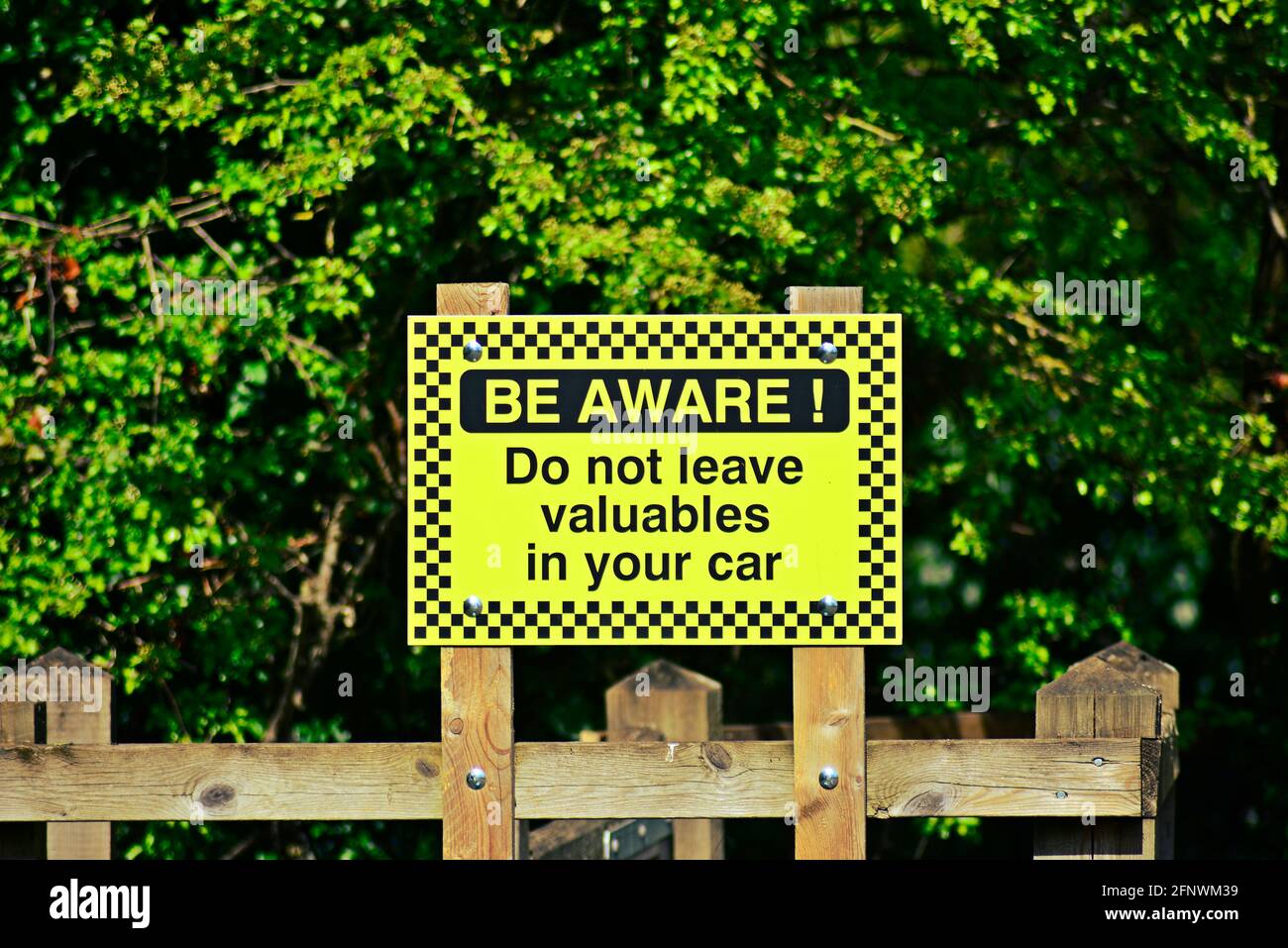 Warning sign at car park regarding theft of valuables Stock Photo - Alamy