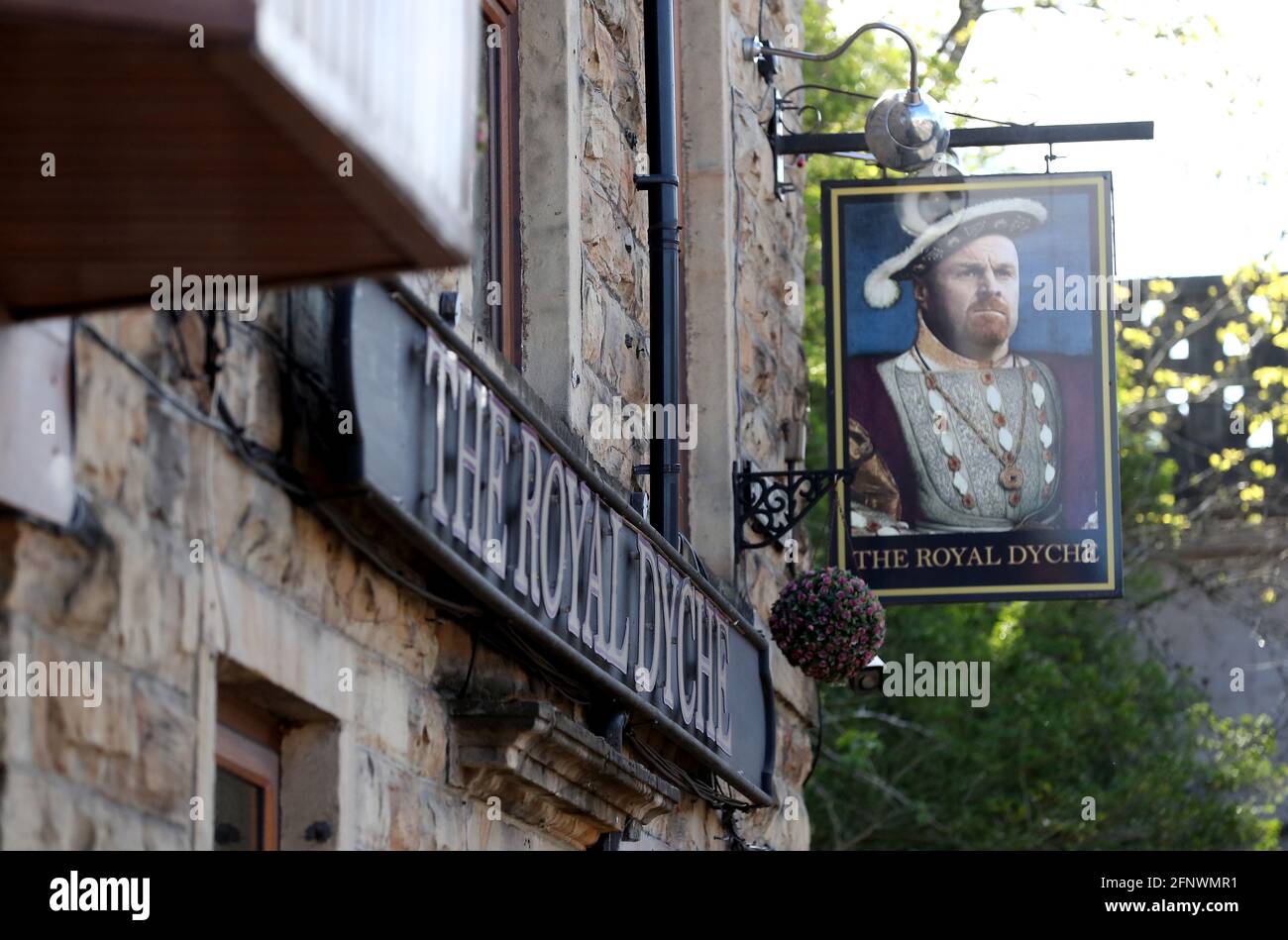 Royal dyche pub hi-res stock photography and images - Alamy