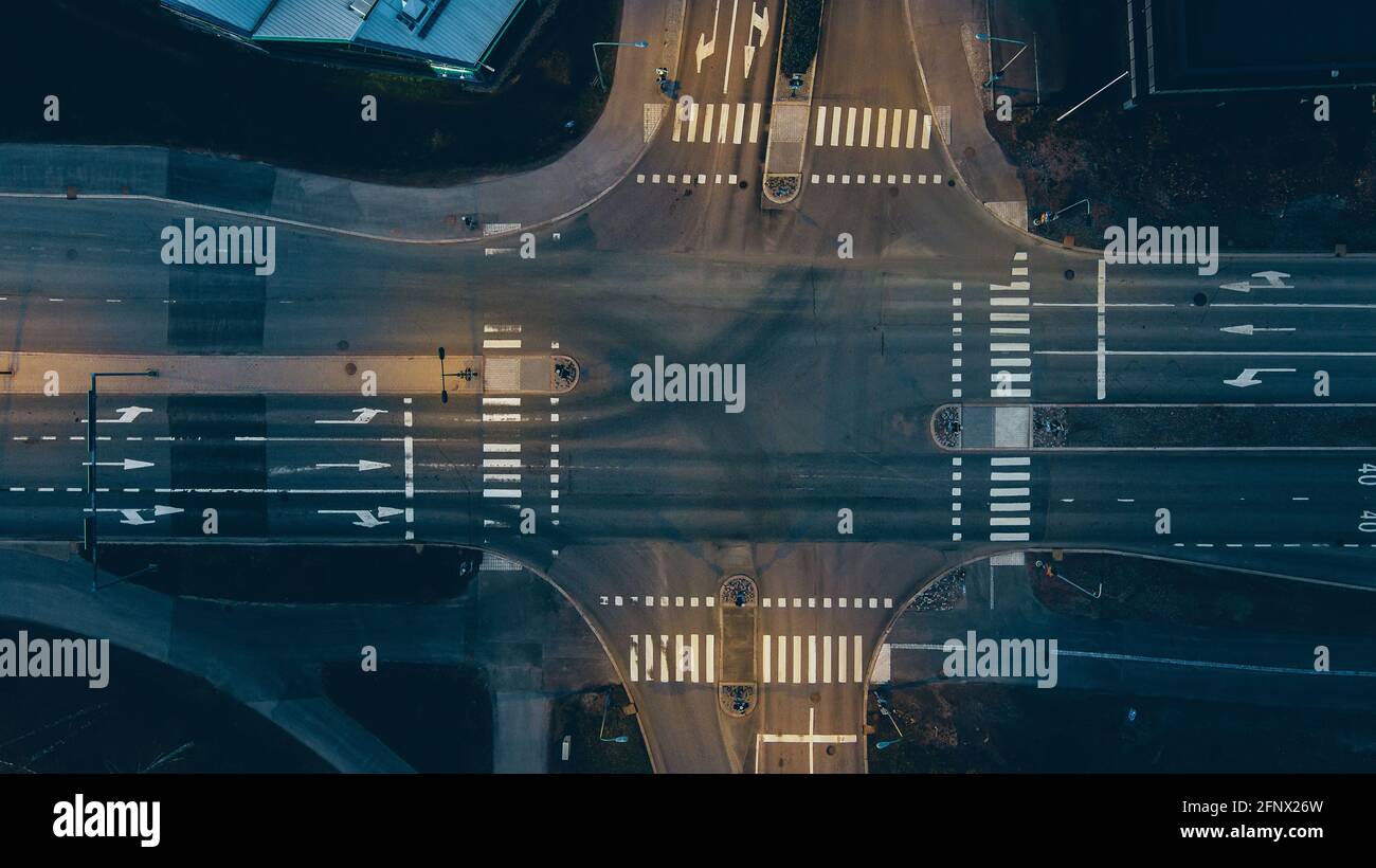 Evening road markings hi-res stock photography and images - Alamy