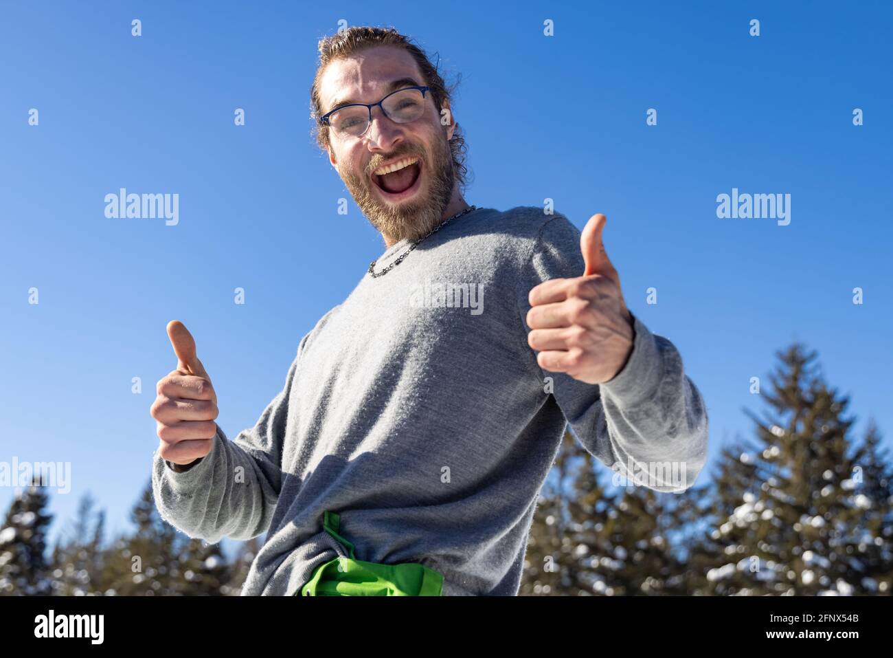 Snow thumbs up hi-res stock photography and images - Alamy