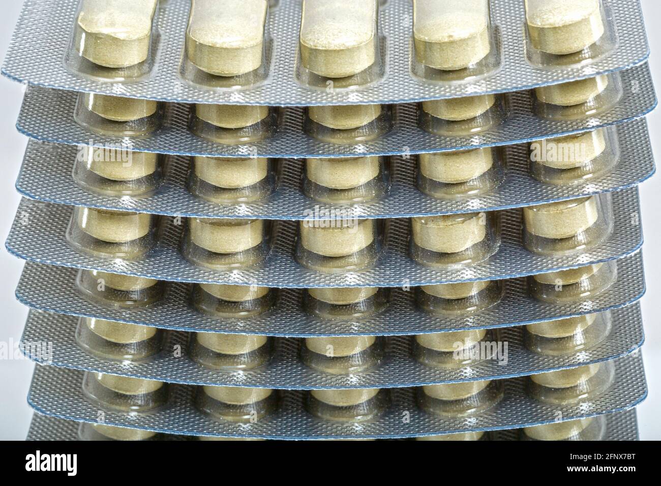 blisters with tablets closeup in the rows Stock Photo - Alamy