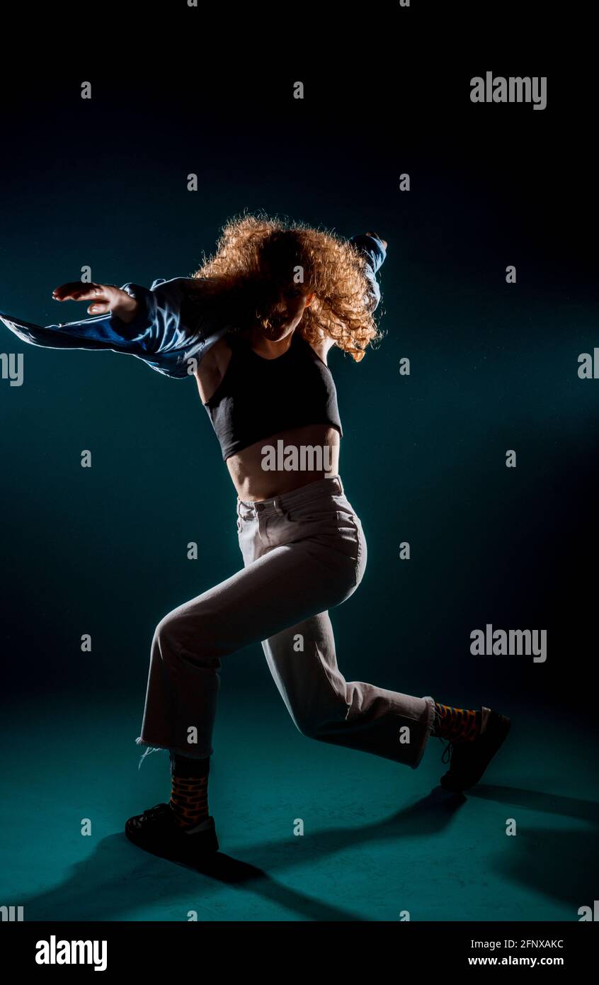 Modern dance artist practicing a choreographic dance routine Stock ...