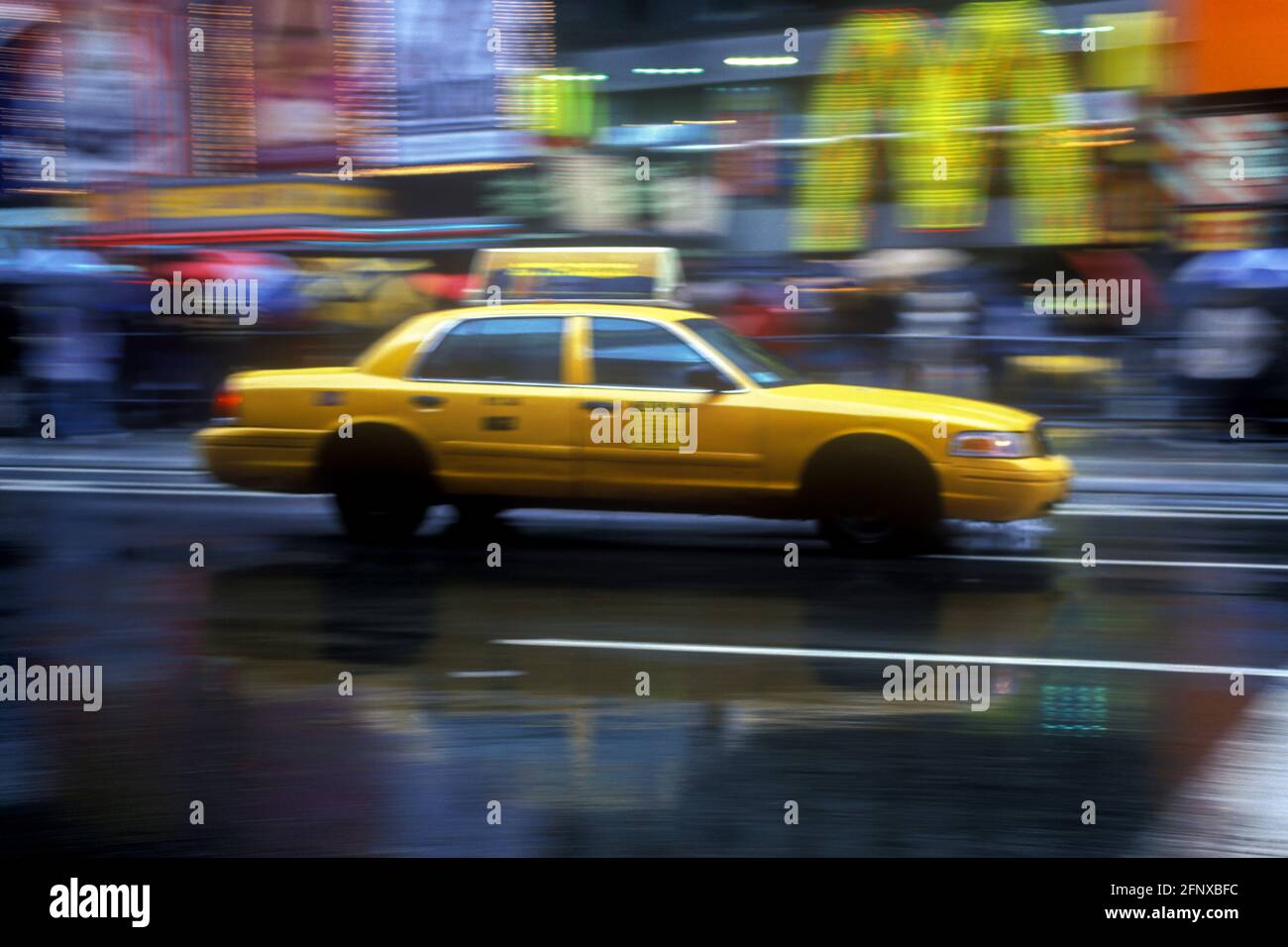 2005 HISTORICAL YELLOW TAXI CAB (©FORD MOTOR CO 2000) TIMES SQUARE ...