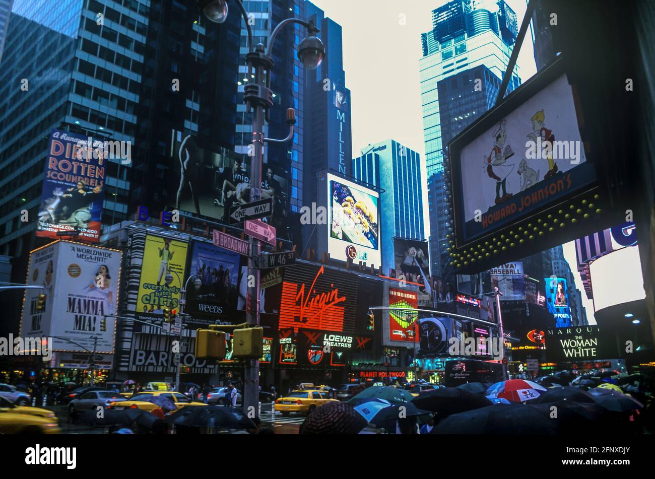 2005 HISTORICAL CROWDS TIMES SQUARE MIDTOWN MANHATTAN NEW YORK CITY USA ...