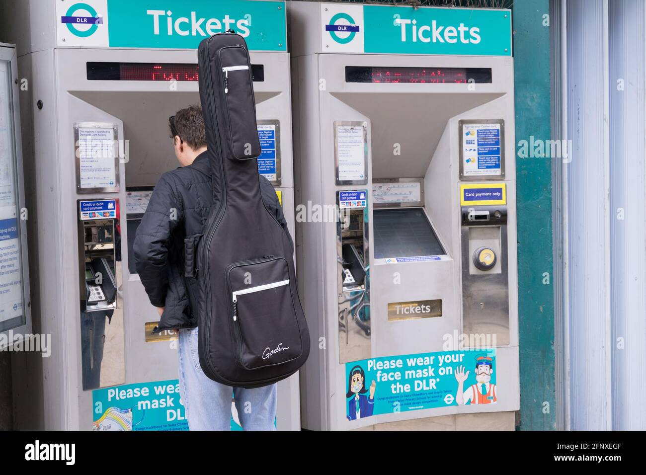 Train ticket machine hi-res stock photography and images - Alamy