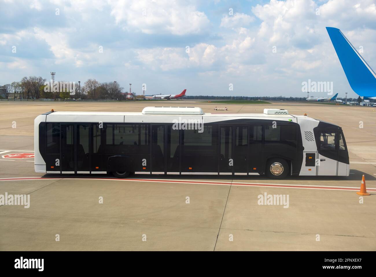 Airplane wing and special bus for moving passengers from aircraft to ...