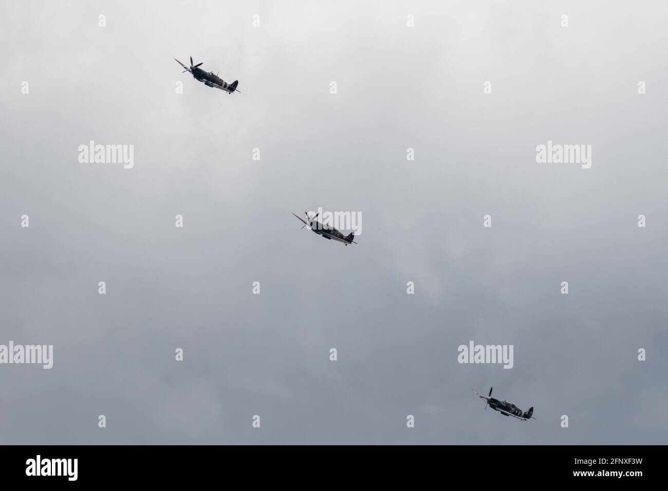 Ww2 british plane sky formation hi-res stock photography and images - Alamy