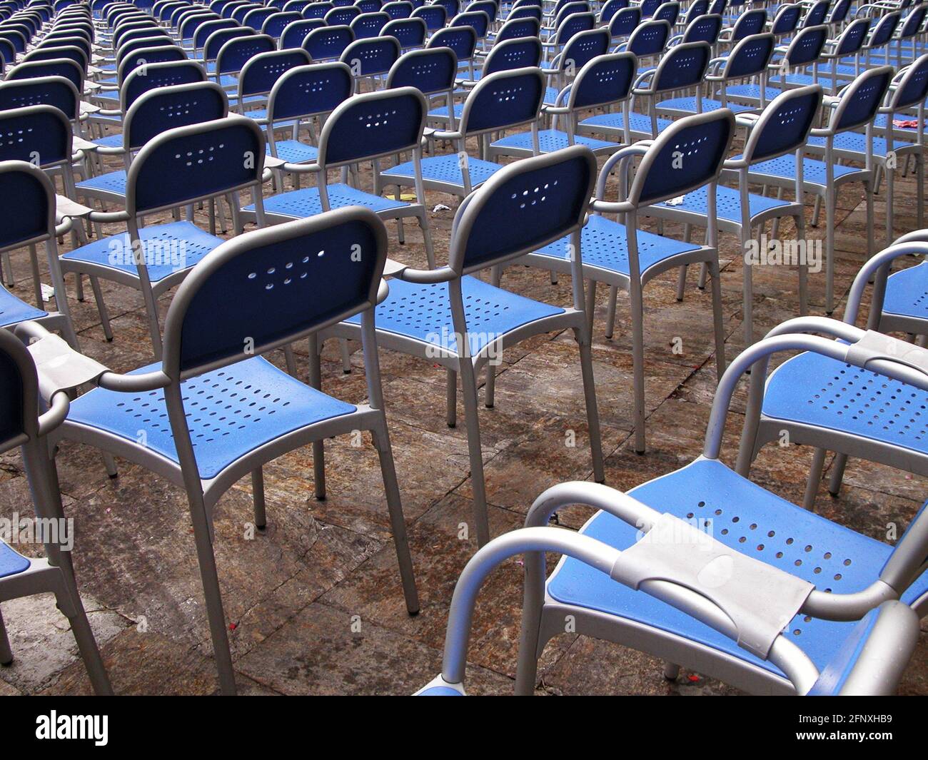 2 empty seats hi-res stock photography and images - Alamy