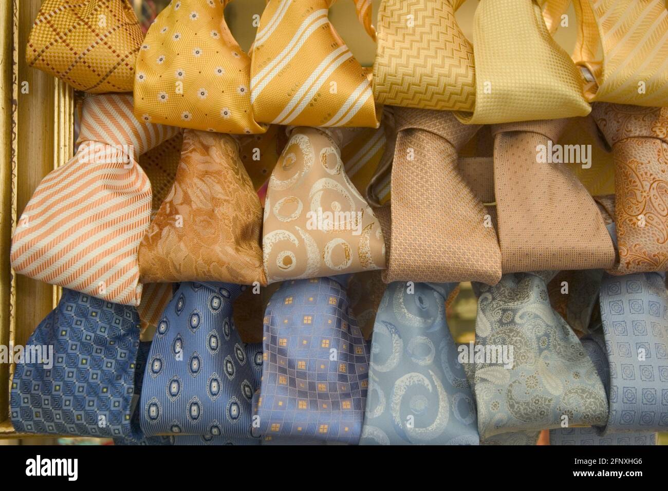 Horizontal ties hi-res stock photography and images - Alamy