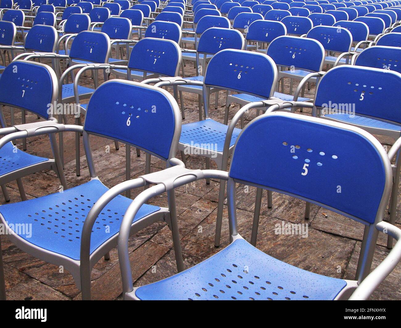 2 empty seats hi-res stock photography and images - Alamy