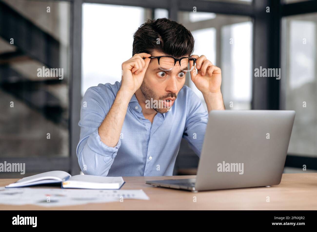 Shocked office worker hi-res stock photography and images - Alamy