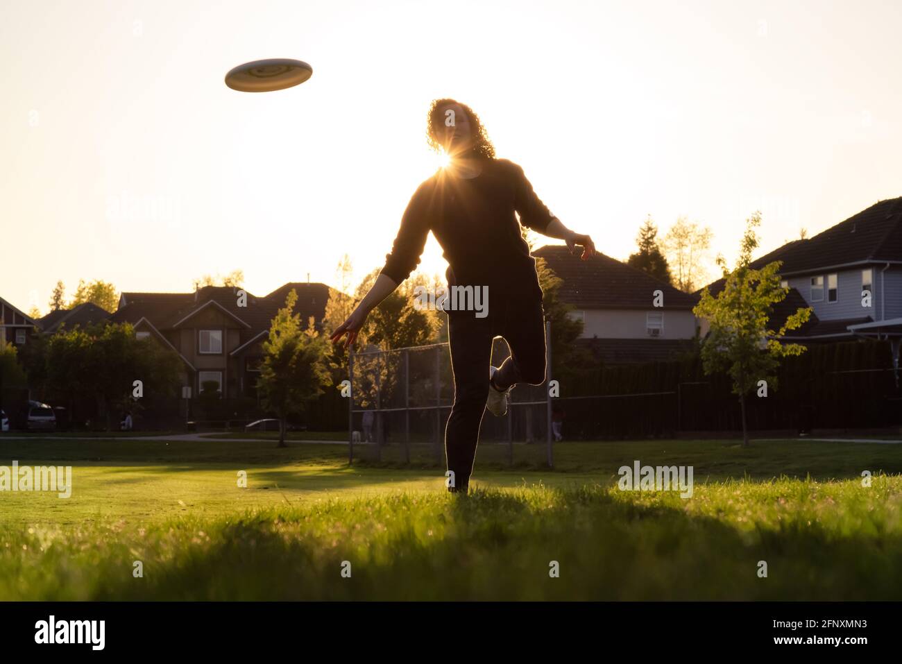 White Caucasian Adult Woman Playing Ultimate Frisbee Stock Photo - Alamy